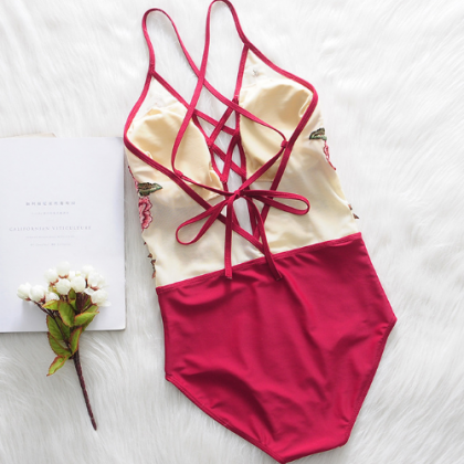 Sexy Beach Bikini Straps Gathered In A Swimsuit Ladies Trim Their ...