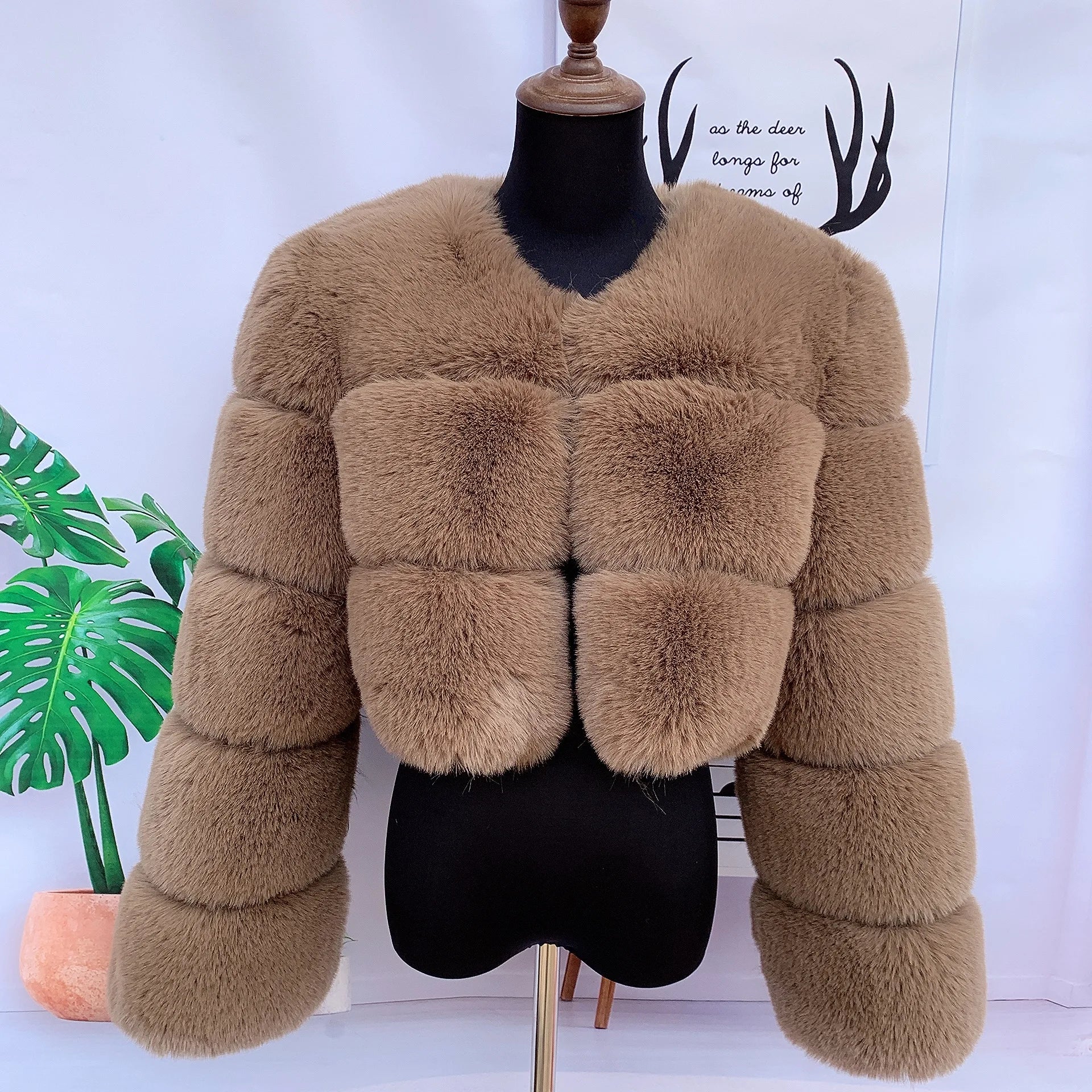 Premium Plush Faux Fur Cropped Winter Jacket on Luulla